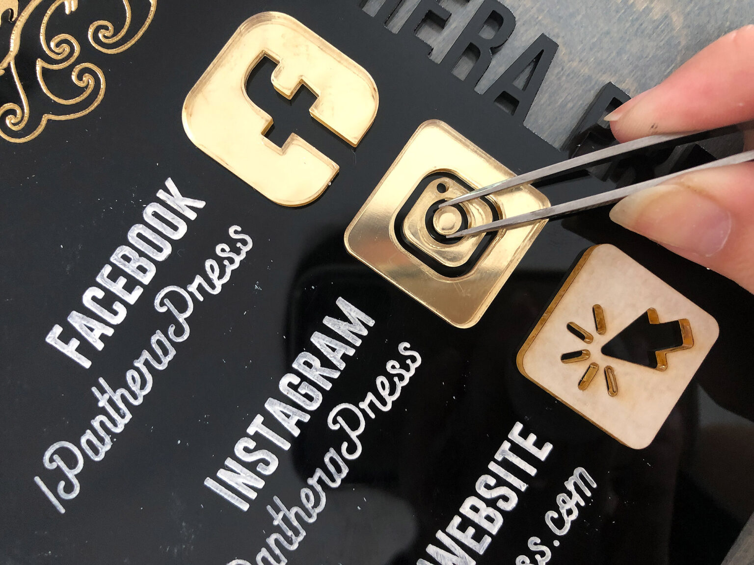 Designing a Social Media Sign for the Glowforge - Danielle Wethington